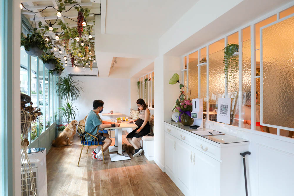 台北內湖美食｜Le lakeshore brunch & dinner。絕美歐風網美餐廳、寵物友善餐廳、早午餐、大湖山莊內 – 洛基小聿媽