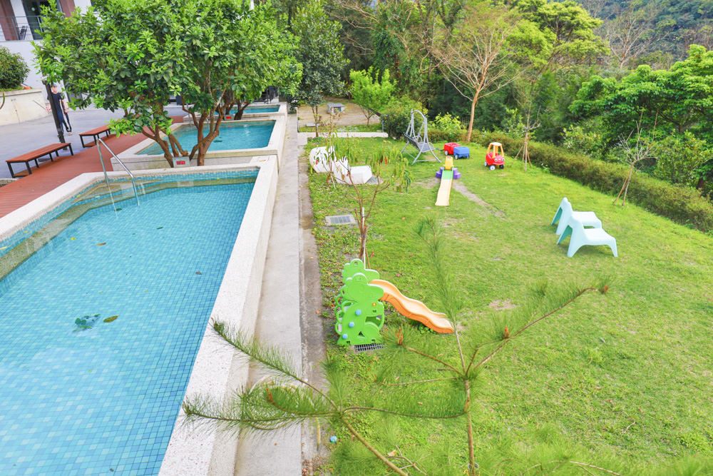 新北烏來溫泉住宿｜烏來足立司拉Sla Ulay溫泉會館、梯田溫泉背包客旅店、寵物友善飯店民宿、房間私人湯屋 – 洛基小聿媽